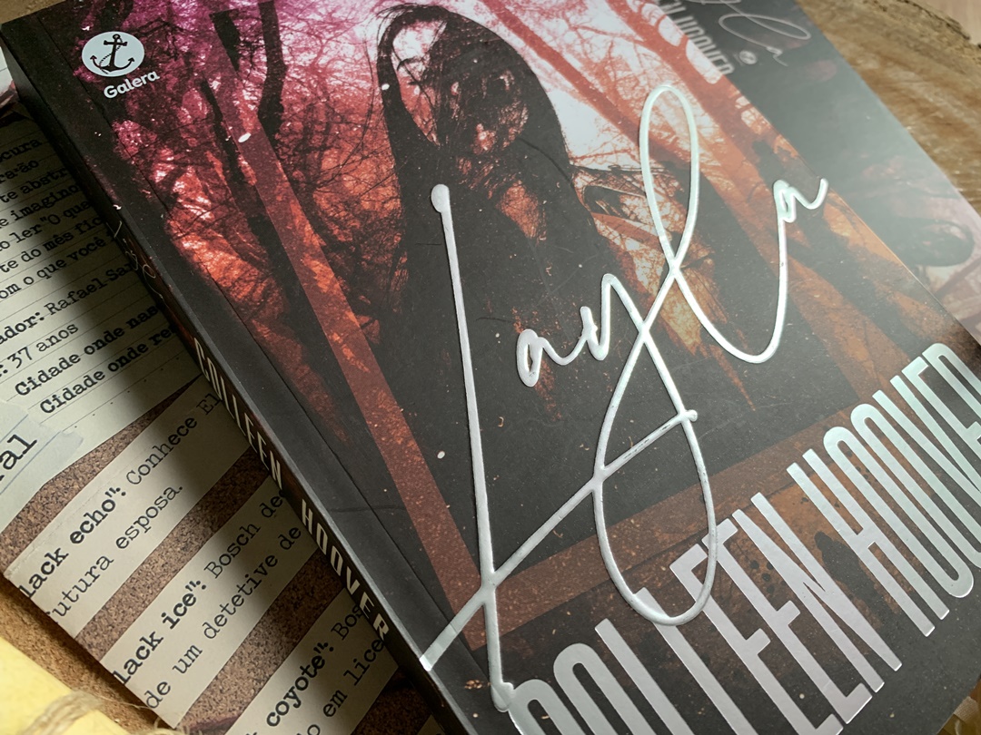 Layla | Colleen Hoover – Estante Diagonal